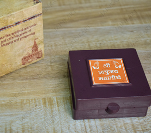 Deluxe Charan Paduka Box/Peti With Photo Print (Size - 3.5 x 3.5 inch ...